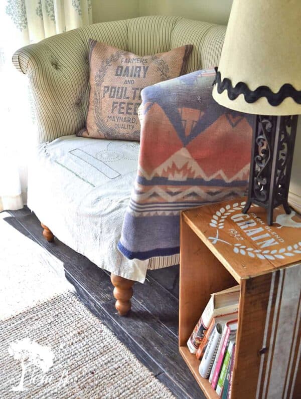 9 Must-Haves for Creating a Cozy Sitting Area in the Kitchen - Lora ...