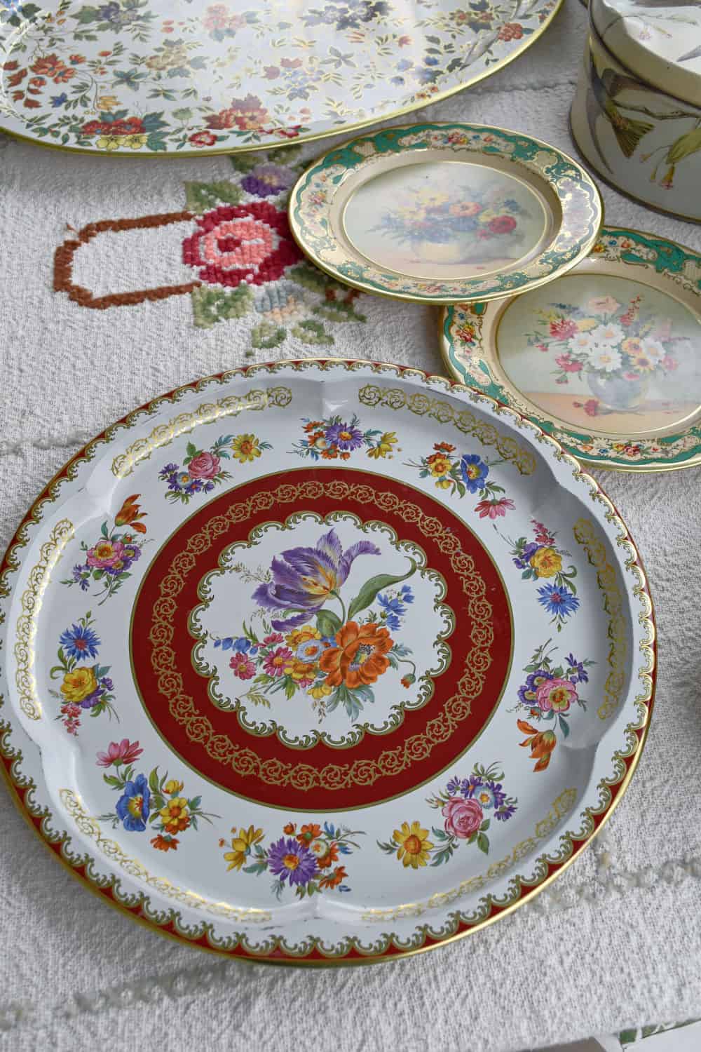 Tips for Styling a Stunning Vintage Floral Tins Display - Lora ...