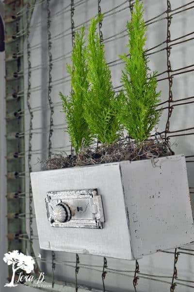 16 Best Vintage Repurposing Junk Projects to Make Now - Lora Bloomquist ...