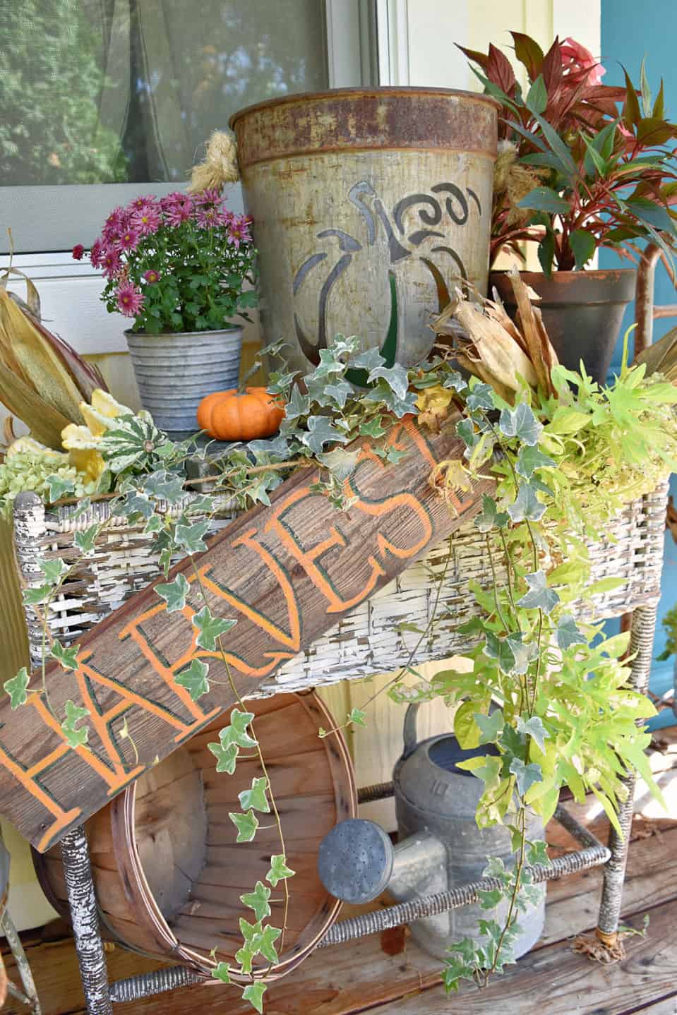 Cozy Fall Porch Decorating Ideas with Vintage Style - Lora Bloomquist ...