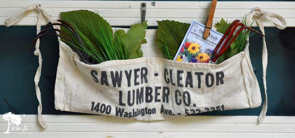 10 Easy Ways to Decorate with Vintage Garden Tools - Lora Bloomquist ...