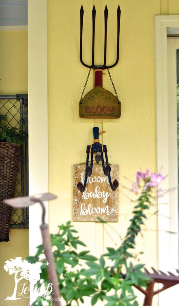 10 Easy Ways to Decorate with Vintage Garden Tools - Lora Bloomquist ...