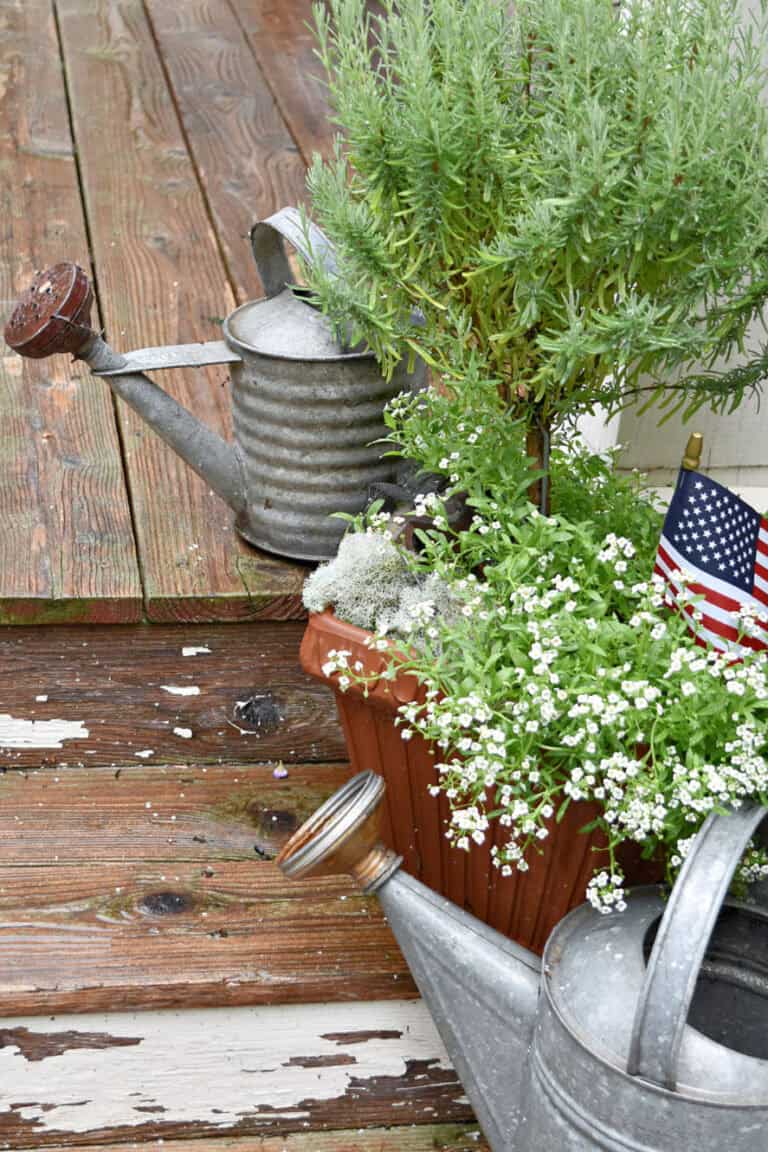 25+ Creative Vintage Garden Decor Ideas (you can thrift and DIY) - Lora ...