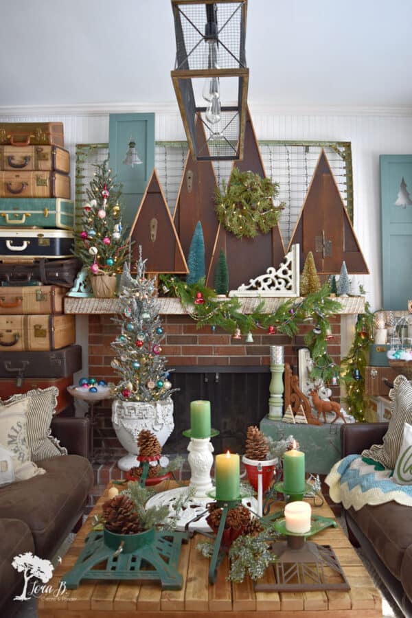 Vintage Inspired Christmas Home Tour with Traditional Style - Lora ...