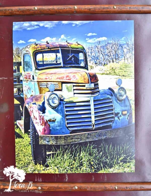 How to Easily Make a Decorating Theme Using Photo Prints - Lora ...