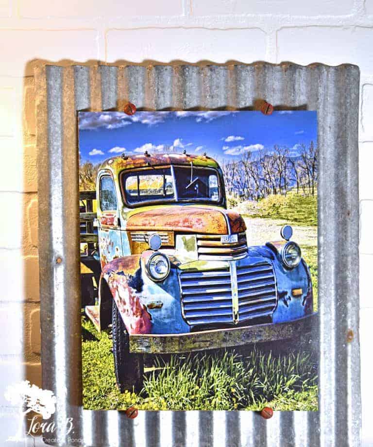 How to Easily Make a Decorating Theme Using Photo Prints - Lora ...
