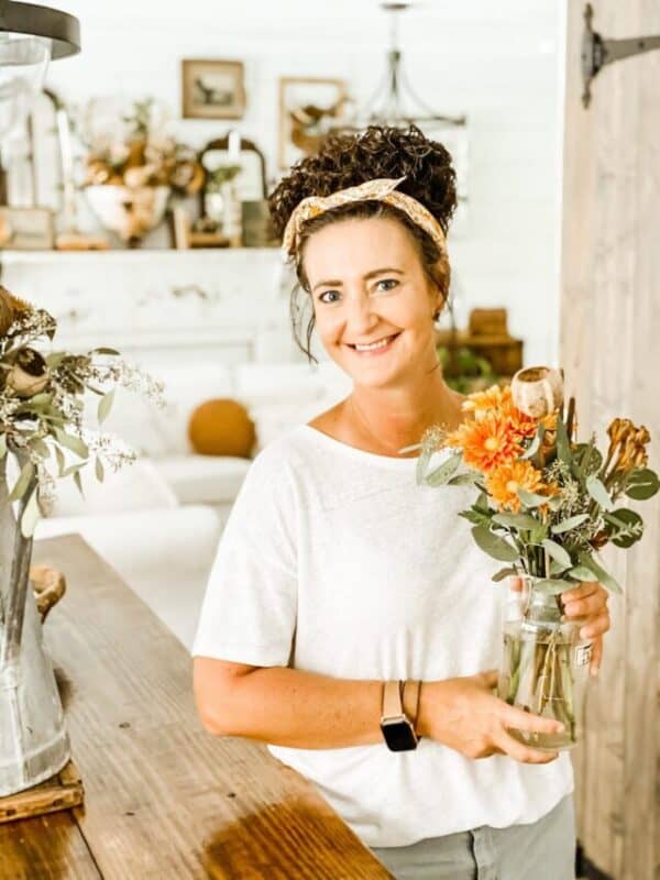 25+ Creative Vintage Garden Decor Ideas (you can thrift and DIY) - Lora ...