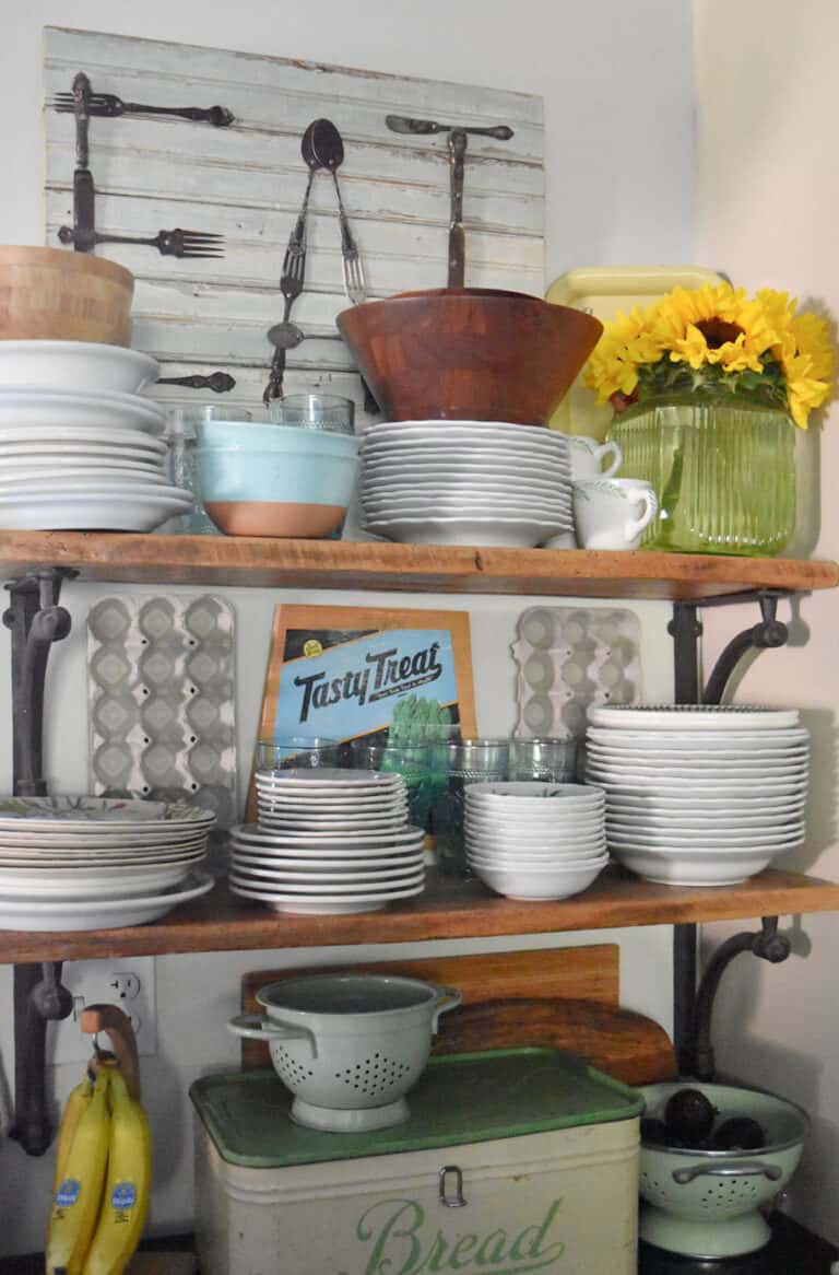 Nostalgic Summer Kitchen Decor with a Vintage Fruit Theme - Lora ...