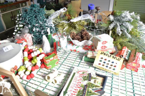 9 Smart Christmas UnDecorating Tips - Lora Bloomquist~Create & Ponder