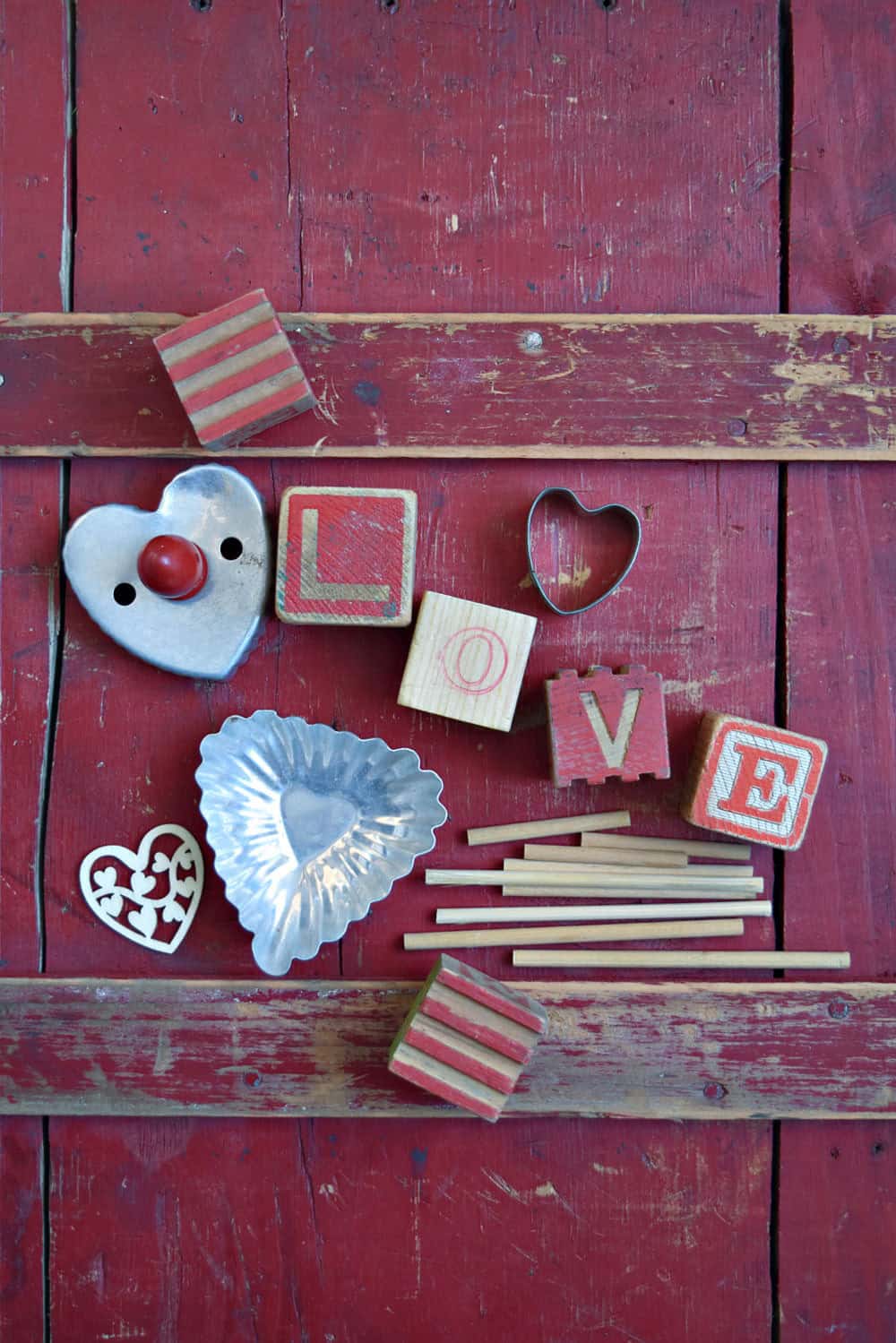 Simple DIY Valentines Decoration with Upcycled Alphabet Blocks - Lora ...