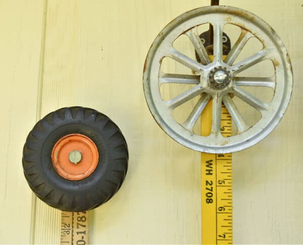 Easy Upcycled Yardstick Wheel Flowers - Lora Bloomquist~Create & Ponder